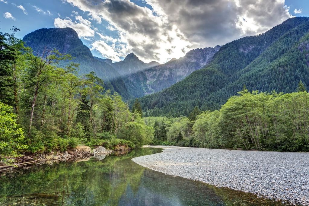 How to Reach Insular Mountains: Your Ultimate Travel Guide